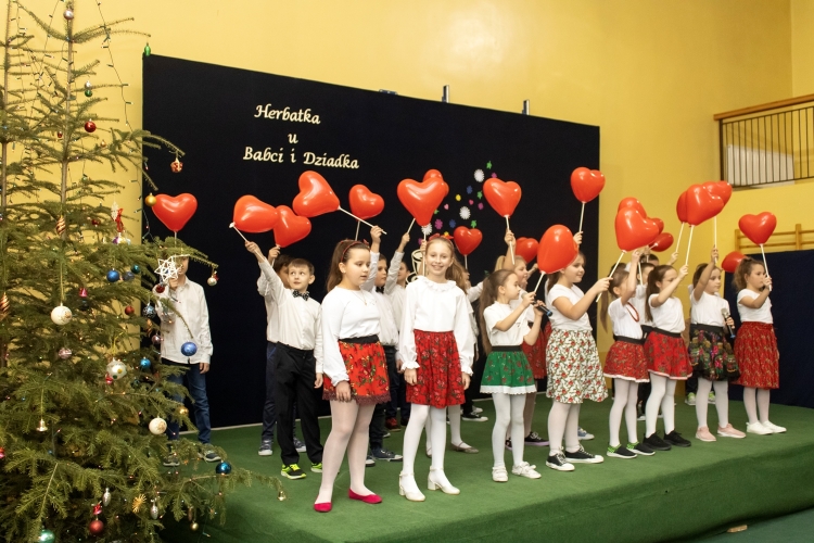 Dzień Babci i Dziadka - Zespół Szkolno Przedszkolny w Ptaszkowej